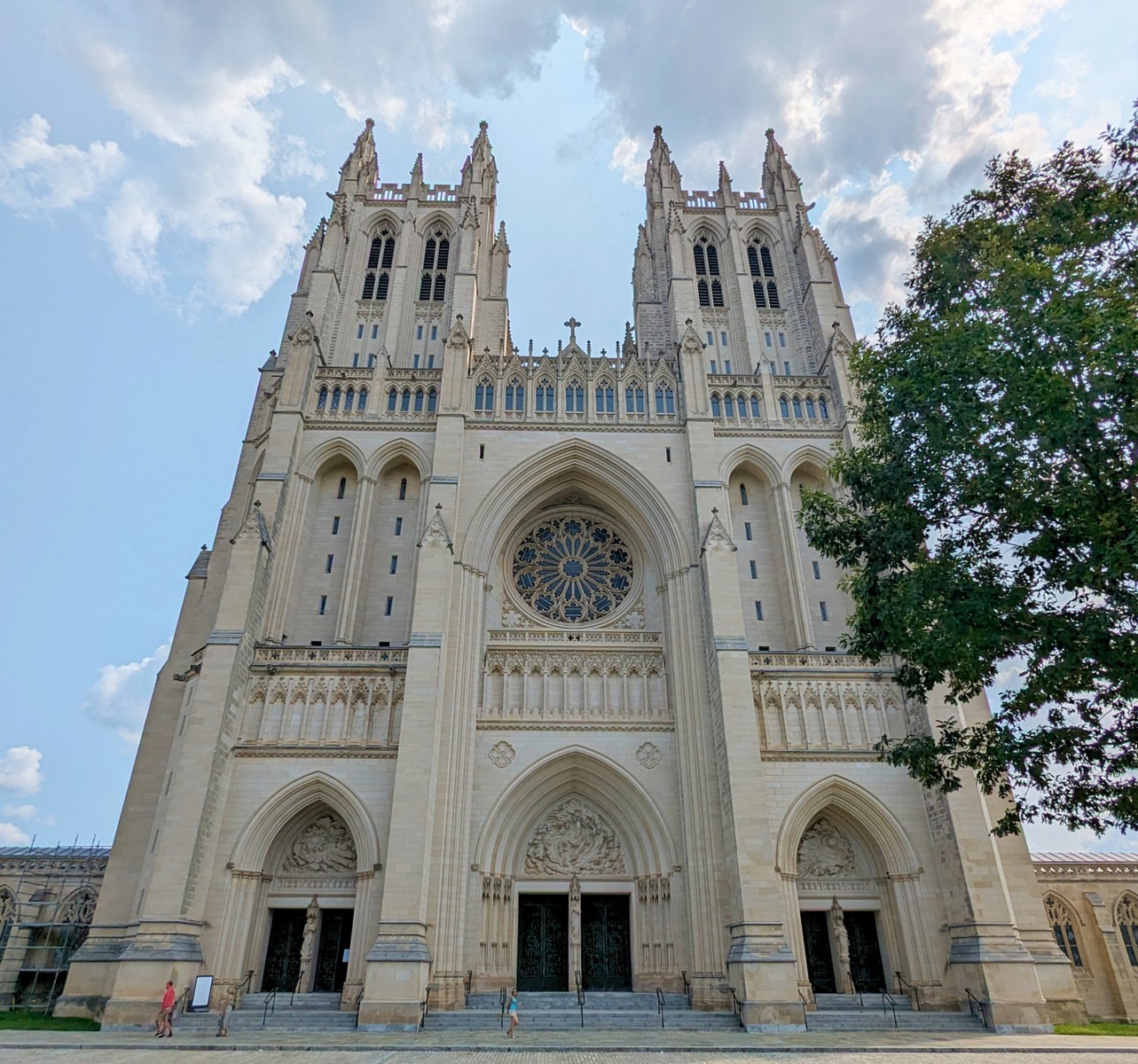 National Cathedral – Pat in the World